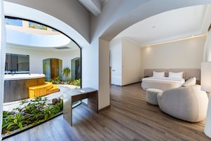 Sauna, banheira de hidromassagem, massagens 