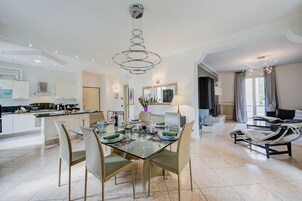 Apartamento Familiar, 2 quartos, varanda (Silvy Apt Salò | Charming & Near) | Interior