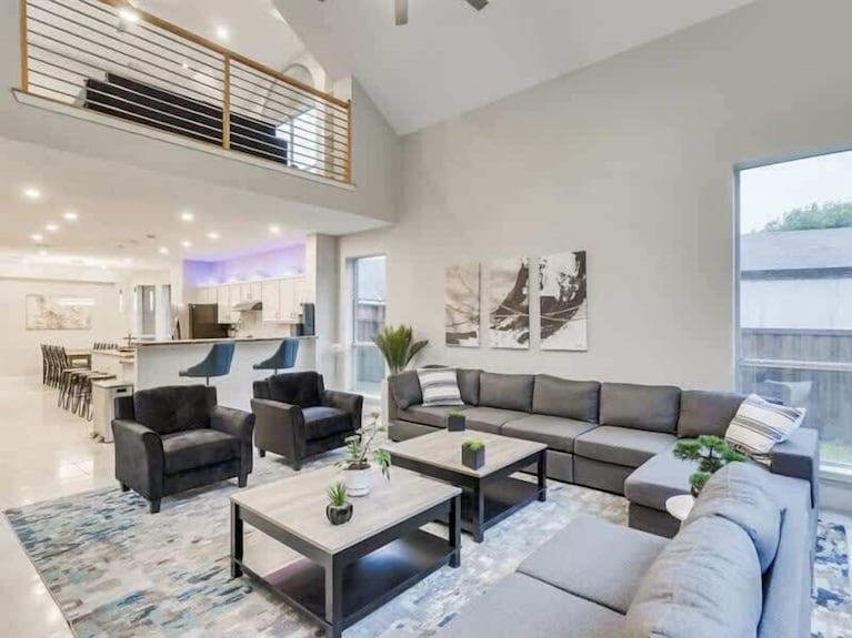 Captivating 6br/3b Holiday Home With Pool & Fire P - 메스키트