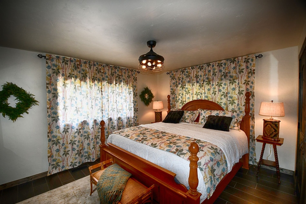 Rustic Luxury Along The Illinois River - Rocky Mountain, OK