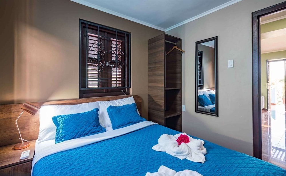 Scenic Monumental 5-bedroom Estate W/ Watchtower & Pool Near Country-side Beaches, Hills, Hiking Routes & Restaurants - Curaçao