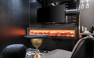 Same-Day Special | Roupa de alta qualidade, edredões de penas, minibar 