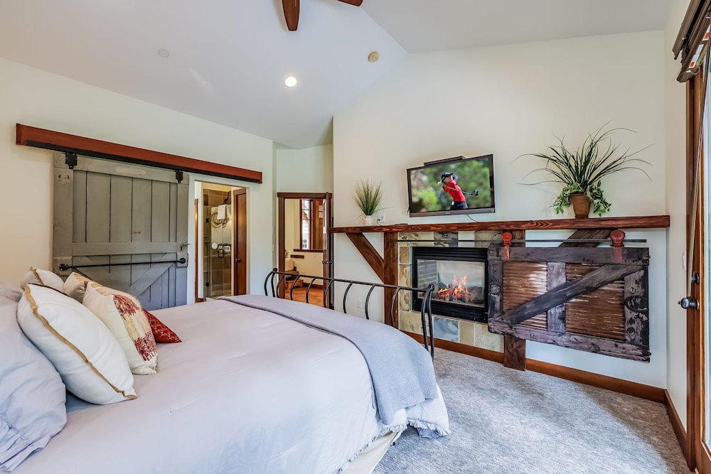 Warm Up With December Deals! - Luxury & Pet-friendly - 3 Mins From Resort! - Washington