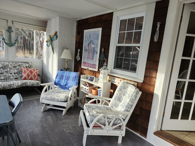 Mid-cape Cottage, Short Walk To The Beach - Seagull Beach, MA