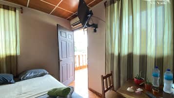 Quarto Empresarial, 1 cama de casal | Com decoração personalizada, com mobília individualizada
