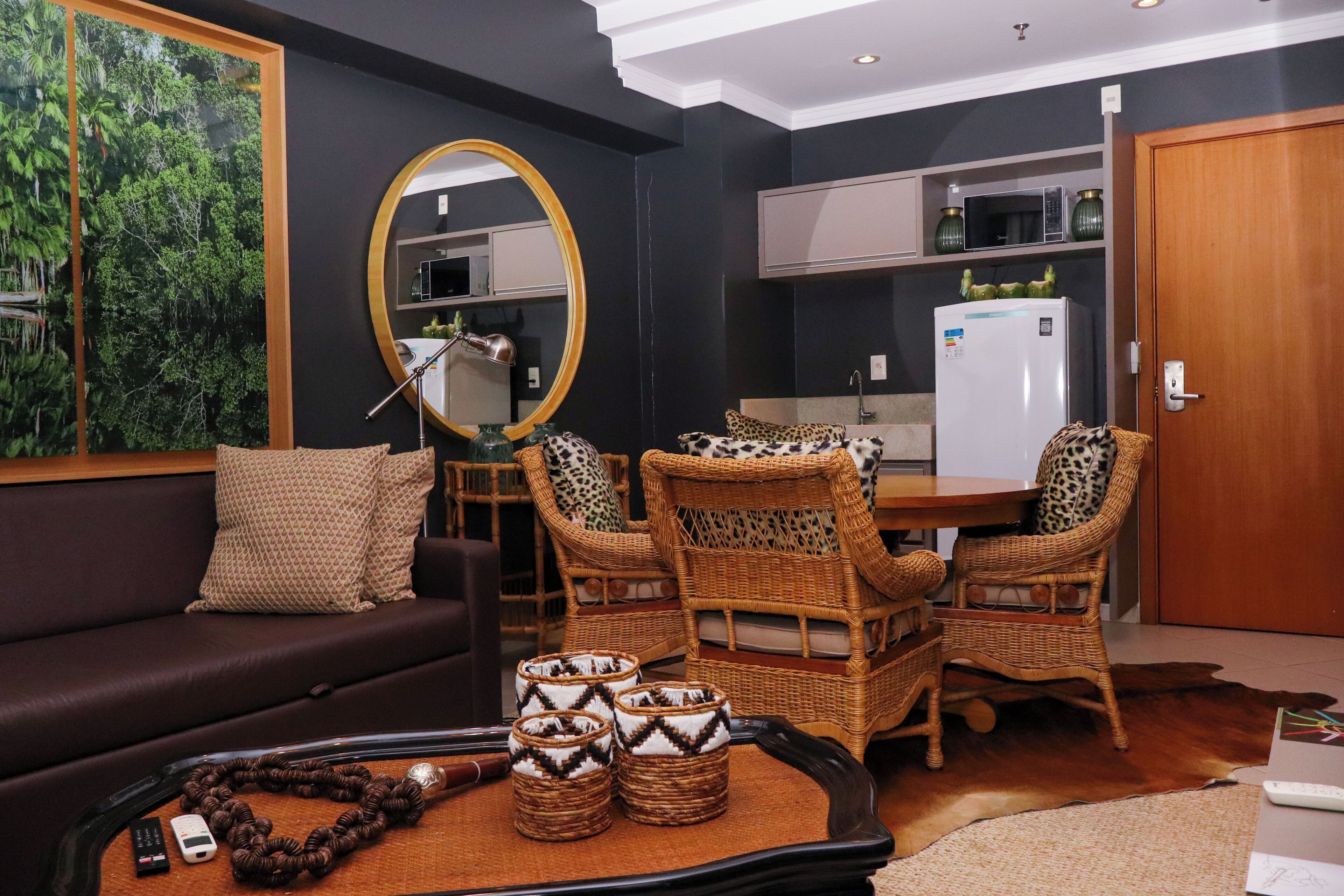 Quarto Deluxe, várias camas | Sala de estar