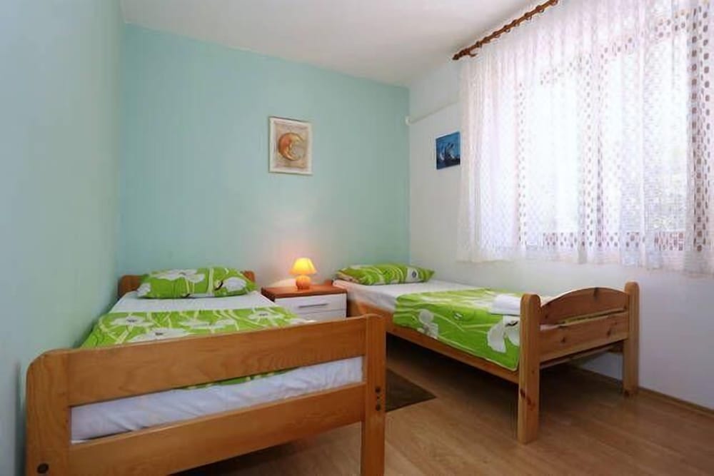 Apartment Lovro 50 Meters From The Sea - Starigrad