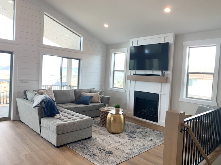 Bear Lake Coastal Lake House Retreat (New Build) - 가든