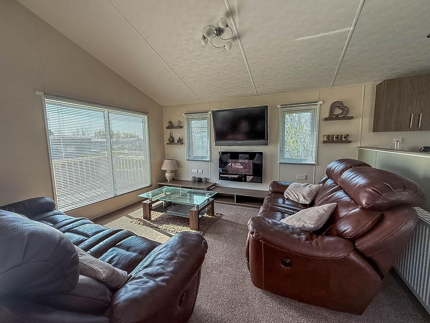 Stunning 4 Berth Lodge With Decking At Manor Park In Hunstanton Ref 23173k - Hunstanton