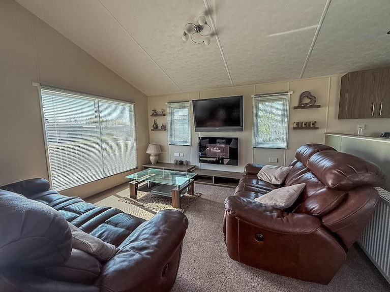 Stunning 4 Berth Lodge With Decking At Manor Park In Hunstanton Ref 23173k - Norfolk