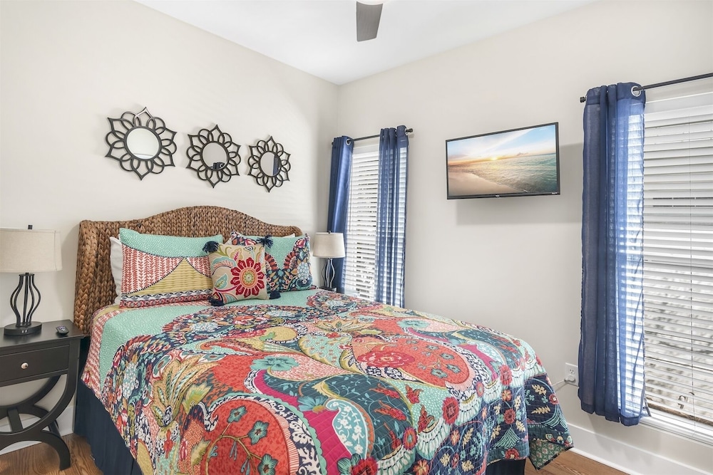 Happy Ours Too, 30a Cottage, Beach Access - Rosemary Beach, FL