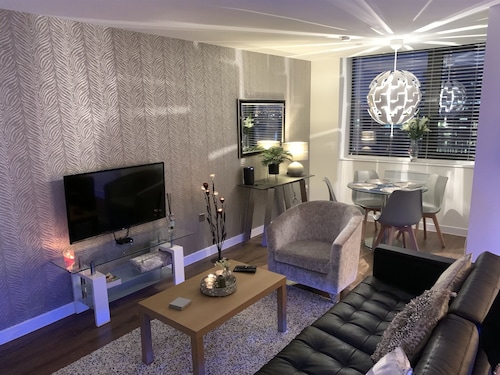 Amazing City Centre Apartment - ガーンジー島