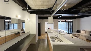 Apartamento, 1 quarto, não fumadores (101) | Cozinha privada | Um frigorífico, um micro-ondas, uma placa de cozinha