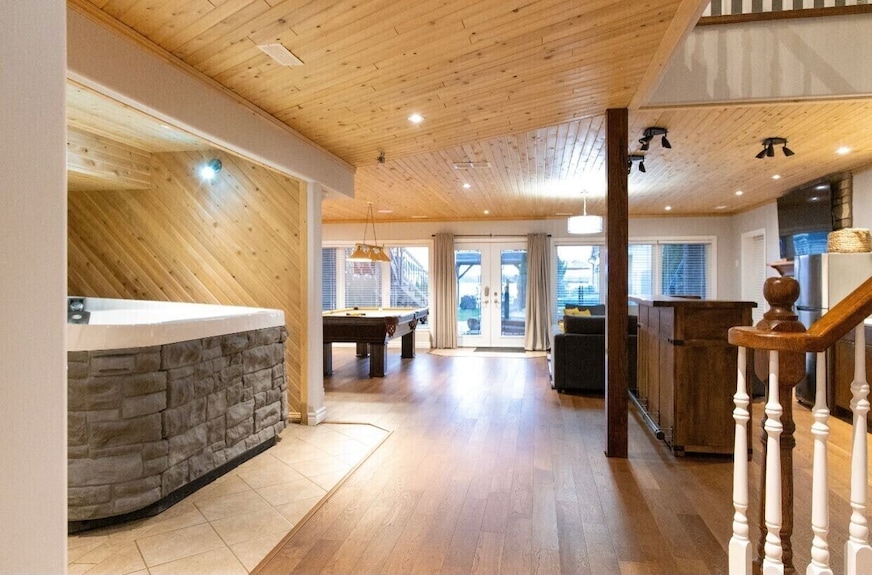 Luxury Cottage Kawartha Lakes With Jacuzzi, Pool And Many More Attractions - Bobcaygeon