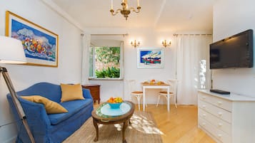 Apartamento galeria | Área de estar | TV de tela plana 50 polegadas com canais a cabo, TV