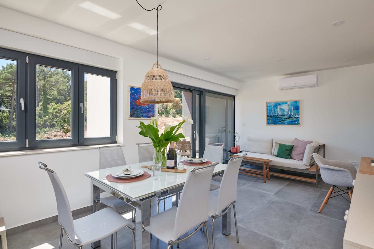 Apartamento (Two Bedroom Apartment with Balcony) | Sala de jantar