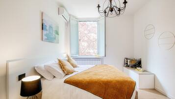 Apartamento clássico | 2 quartos, roupas de cama premium, edredons de pluma, cortinas blackout