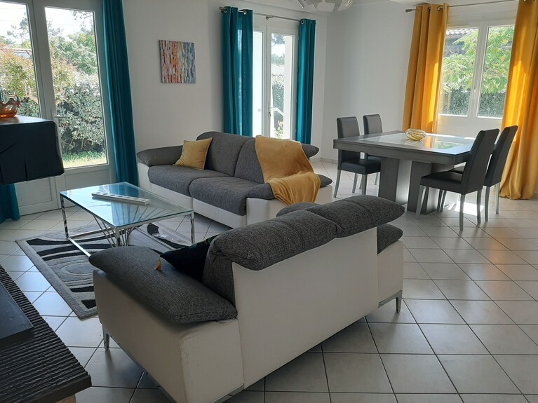 Seaside Villa, Les Sablons, In The Heart Of The Resort. - Vendays-Montalivet