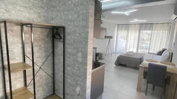 Suite-Estúdio de Luxo | 1 quarto, com mobília individualizada, Wi-fi grátis