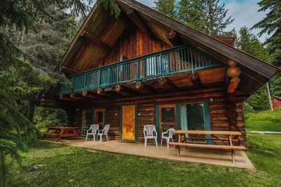 Helmcken Falls Lodge