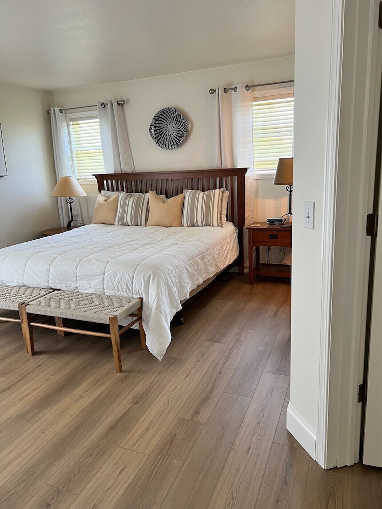 Indoor Pool + Hot Tub Condo Complex - Door Way Inn - Egg Harbor, WI