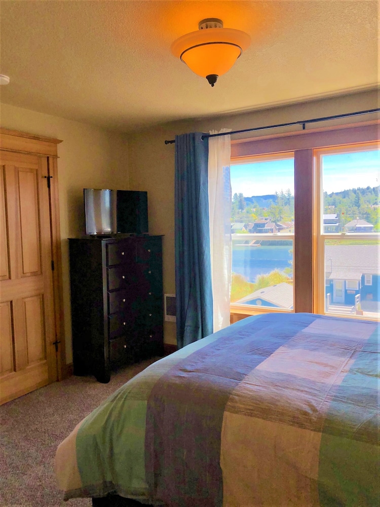 Tide And Timber Townhome 3 Bedrooms & 1-1/2 Blocks To White Sandy Beach Access - パシフィック・シティ, OR