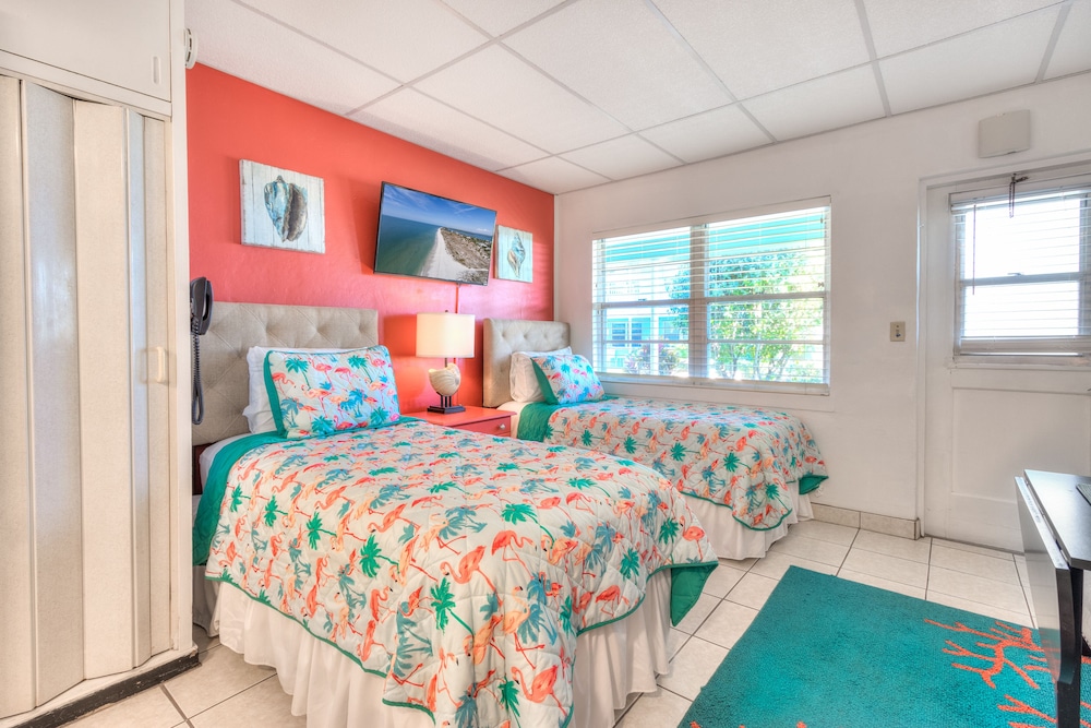 Tropic Terrace Suite #24 - Beachfront Resort - Treasure Island, FL