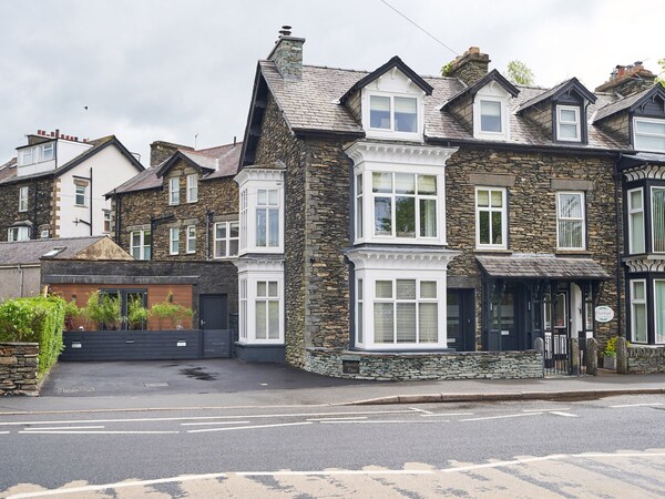Lower Sheriff's Place - Bowness-on-Windermere