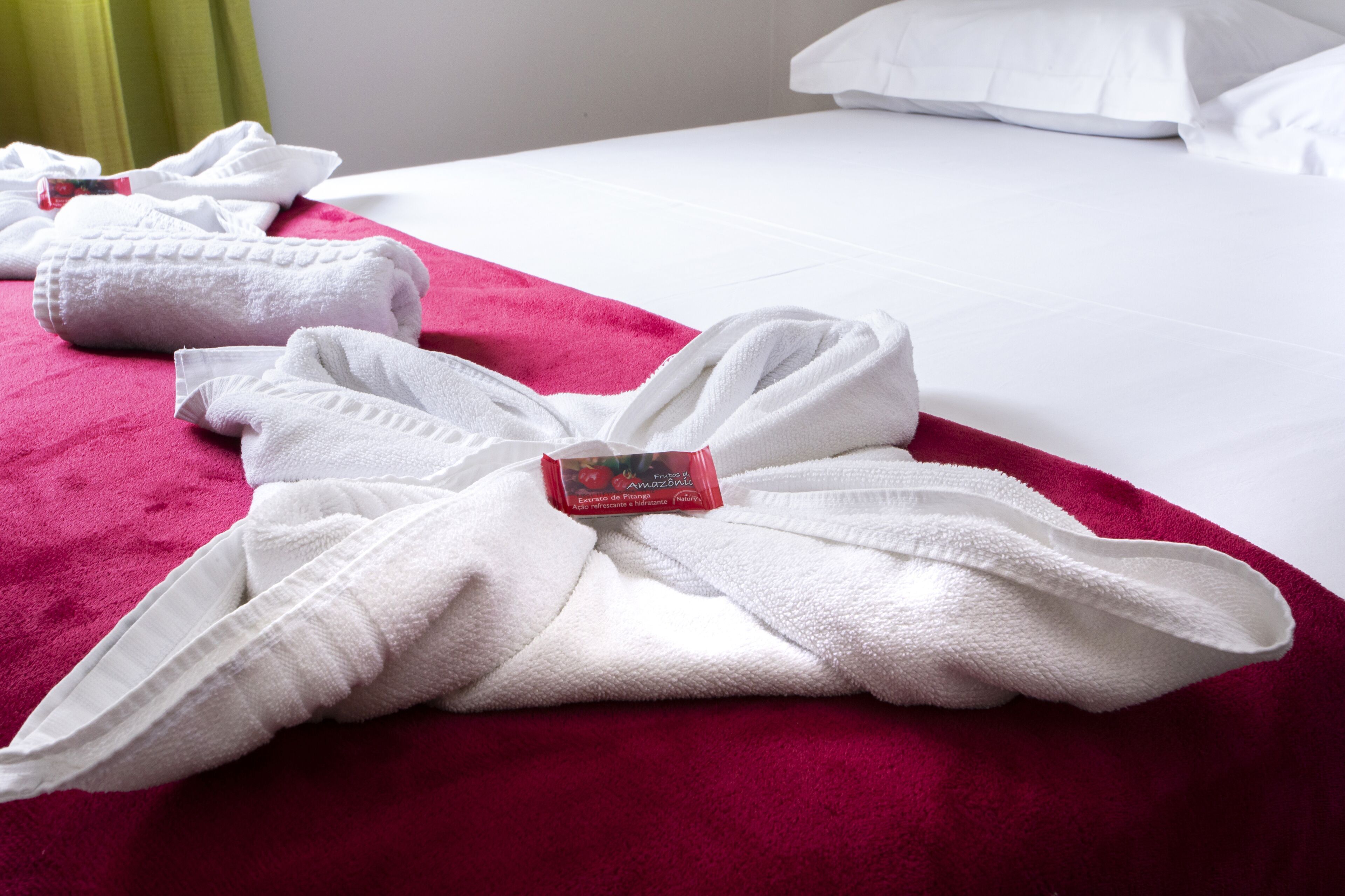 Frigobar, Wi-Fi de cortesia, roupa de cama