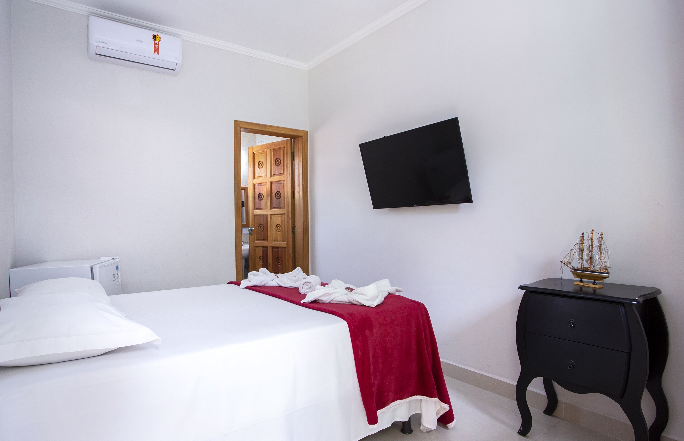 Frigobar, Wi-Fi de cortesia, roupa de cama