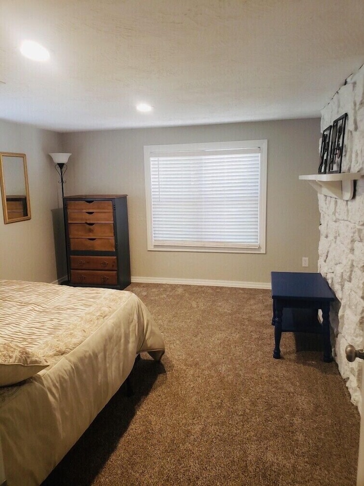 The Serene Guest House! Peaceful Home Near Lake Springfield! - Springfield