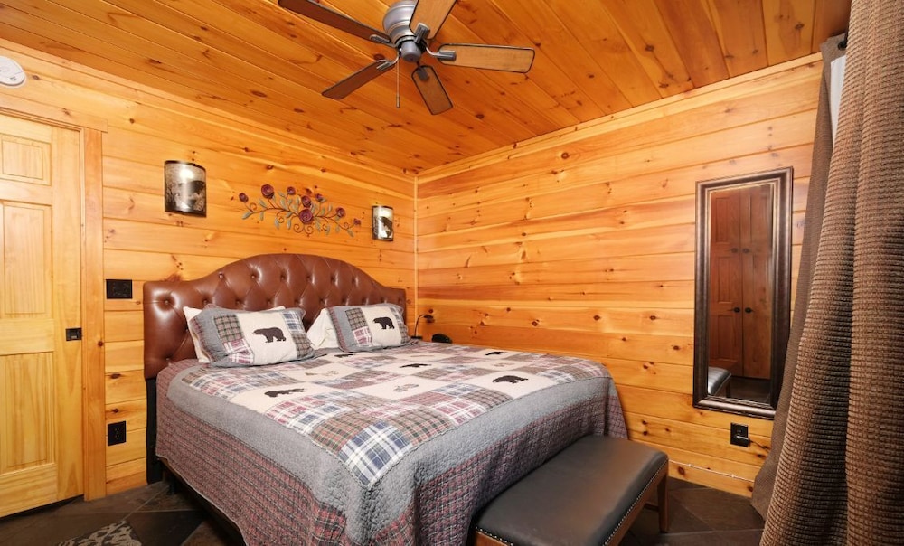 Oak Square 206 - Walk To Downtown Attractions - Great Smoky Mountains National Park