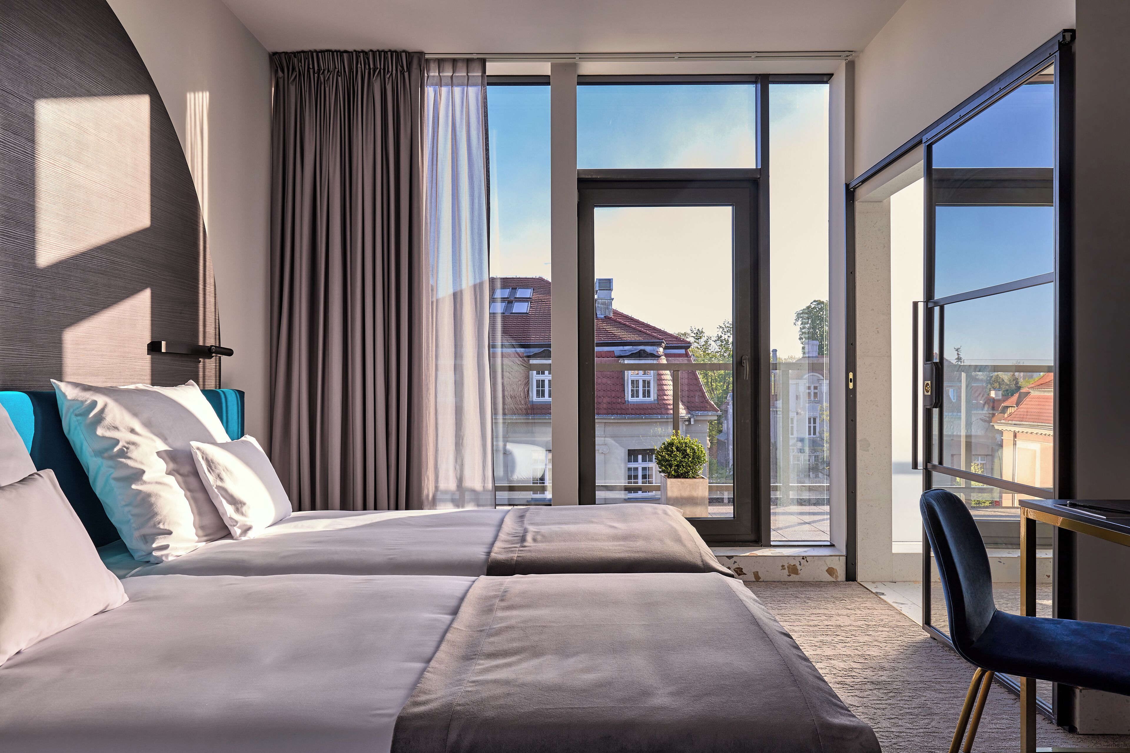 Quarto luxo, 2 camas de solteiro, para não fumantes | Cofres nos quartos, escrivaninha, espaço de trabalho para notebook