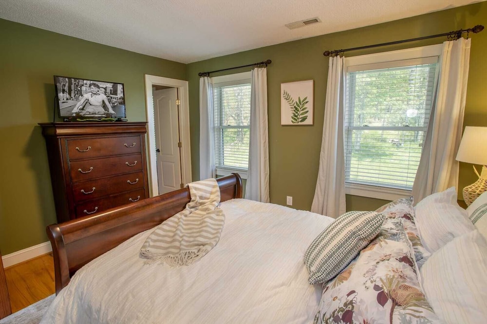 Spectacular Estate With Breathtaking Views - Sugar Mountain, NC