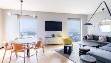Suite (Penthouse) | 1 quarto, roupa de alta qualidade, edredões de penas, minibar