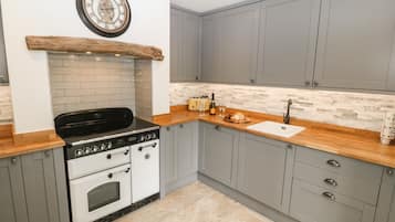 Casa de Campo | Cozinha privada | Um frigorífico, uma máquina de lavar louça, uma chaleira elétrica