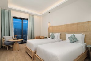 Luxury Lake View Room | Lençóis de algodão egípcio, roupa de alta qualidade, edredões de penas 