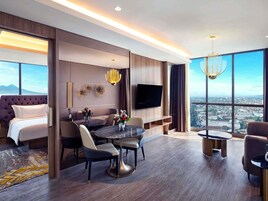 Suite Executiva, 1 cama king-size, vista para a montanha | Roupa de alta qualidade, minibar grátis, cofre no quarto, secretária