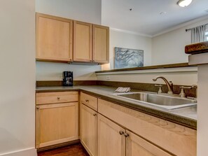 Apartamento, várias camas (Bay Street Loft Unit 201) | Cozinha privada