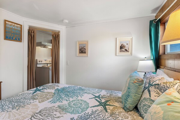 Oceanside Ocean Front Cabins - Oceanside, OR