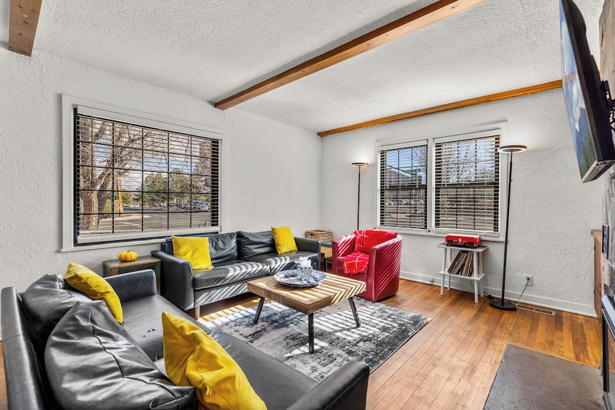 Historic Stone House W/ac, Fully Fenced Yard, W/d, 4 Smart Hd Tvs, Fast Wifi - Flagstaff, AZ