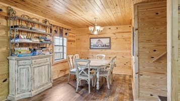 Cabine, 3 quartos | Restaurantes
