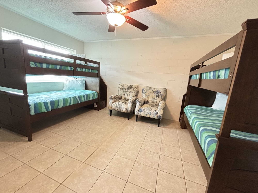 2 Br 2 Ba Beach Cottage + Pickleball Fun - Fort Walton Beach, FL