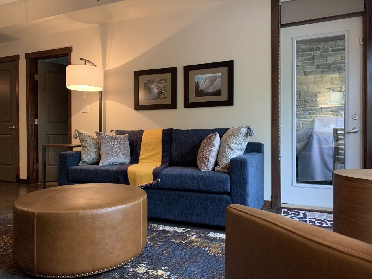 Stoneridge 2 Bdr - Sleeps 8 Hot Tub/ Pool/sauna/gym Mountain Views 1100 Sqf - Alberta