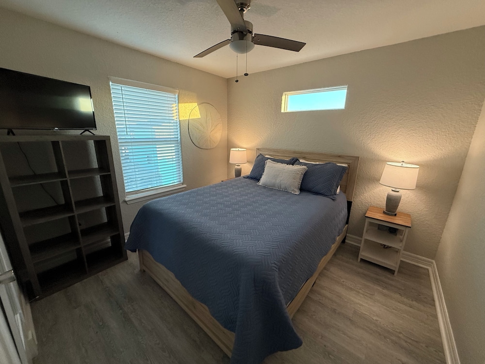 Spacious 3br House Only Steps To Surfside Beach, Tx! - Surfside Beach, TX