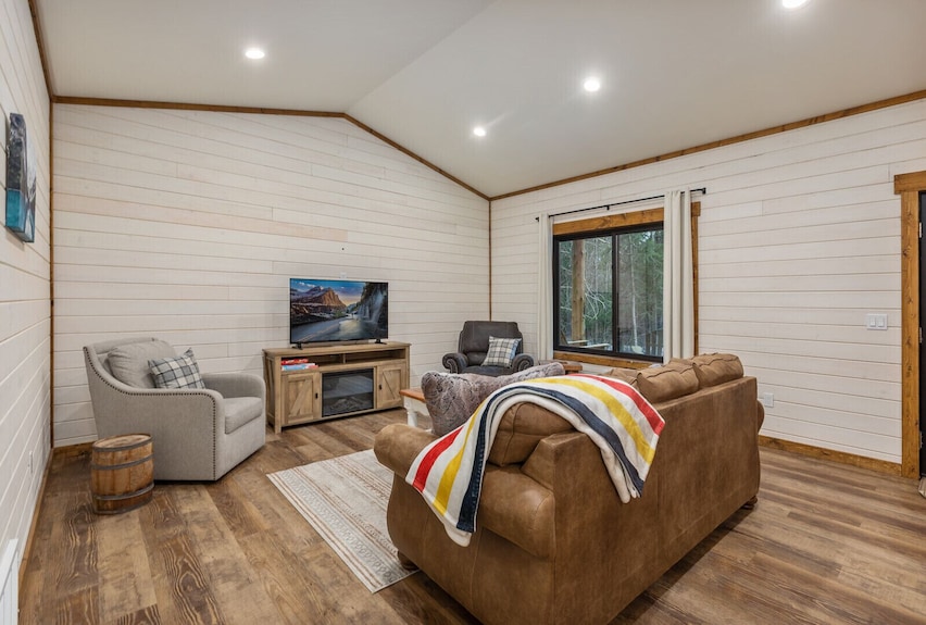 Columbia Falls Cabin - Glacier National Park