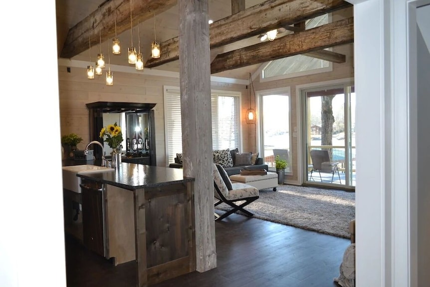 Beautiful Home Right On Lake Hamilton! Hot Tub! Covered Boat Slip! Waterfall!! - Arkansas