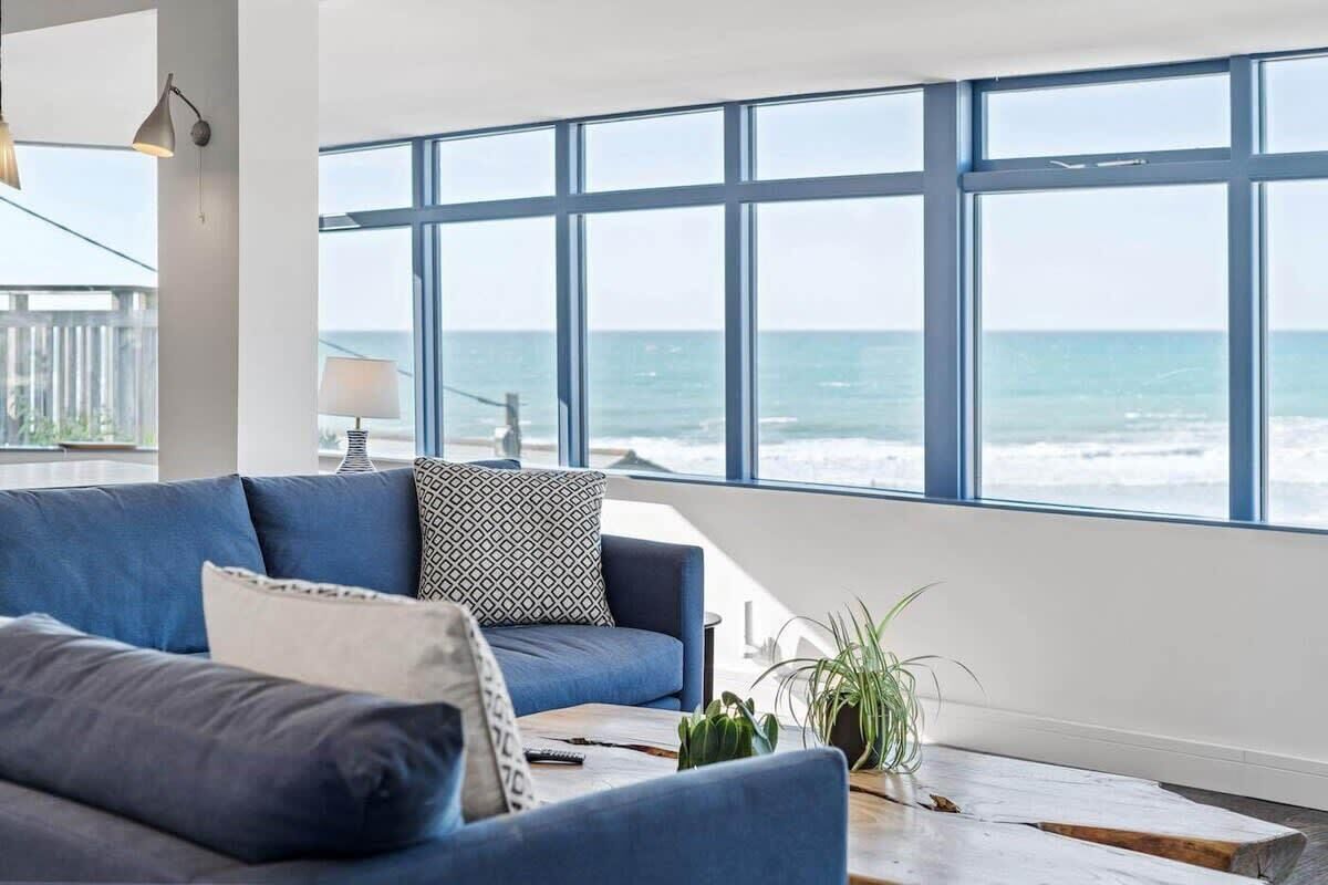 Beach House With Stunning Sea Views - Pool