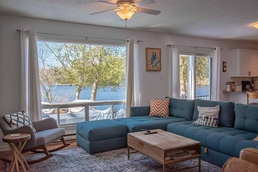 Hambly House - Luxury Waterfront Cottage W/ Sand Beach & Hot Tub! -