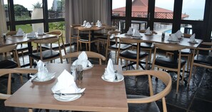 Pequenos-almoços, almoços e jantares servidos 